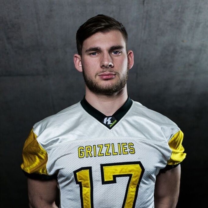 Quenet & Brad Pitt Paparazzi