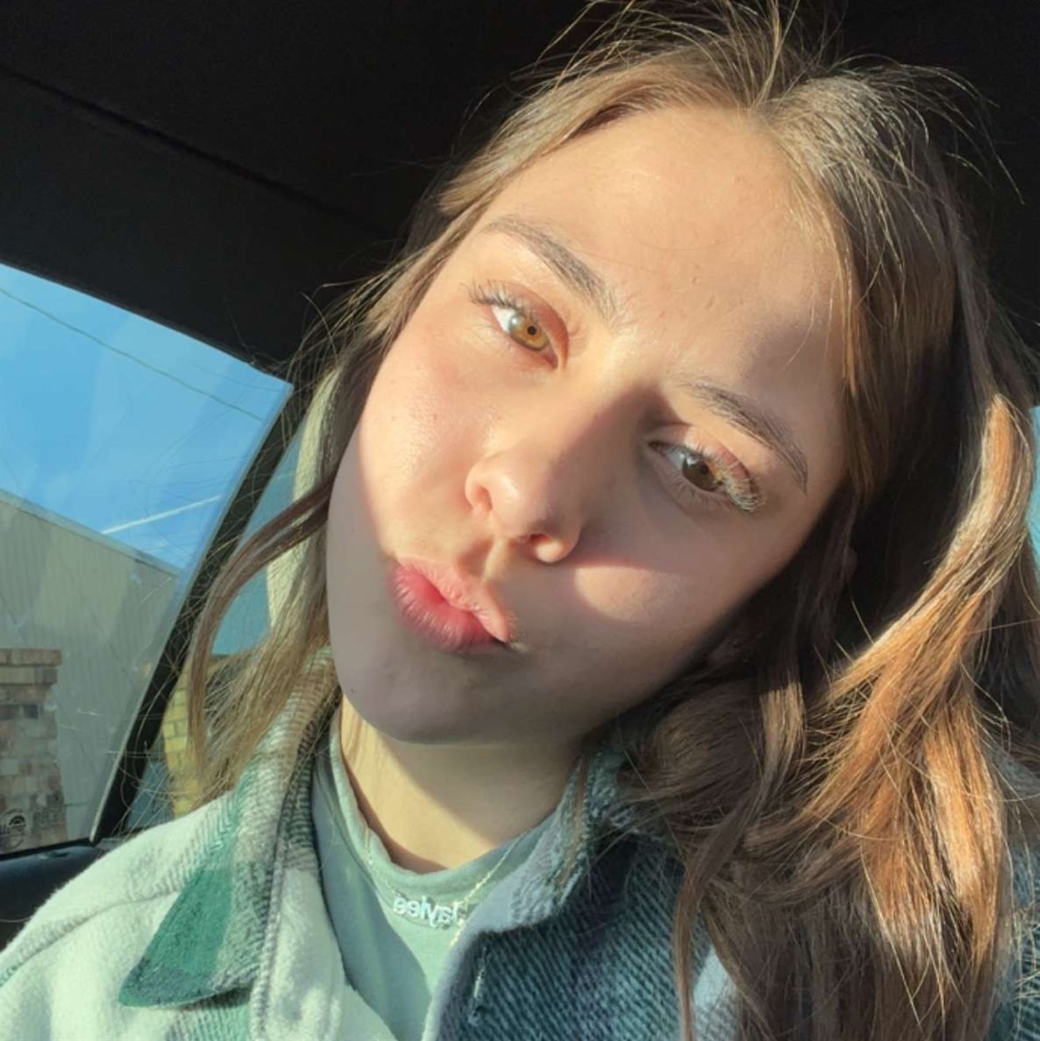 Ellie Hinson's Instagram, Twitter & Facebook on IDCrawl