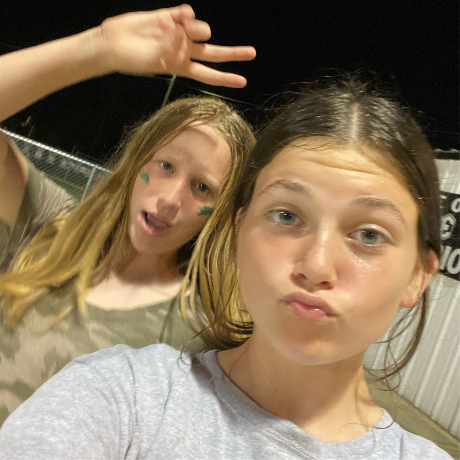 Lydia Smith's Instagram, Twitter & Facebook on IDCrawl