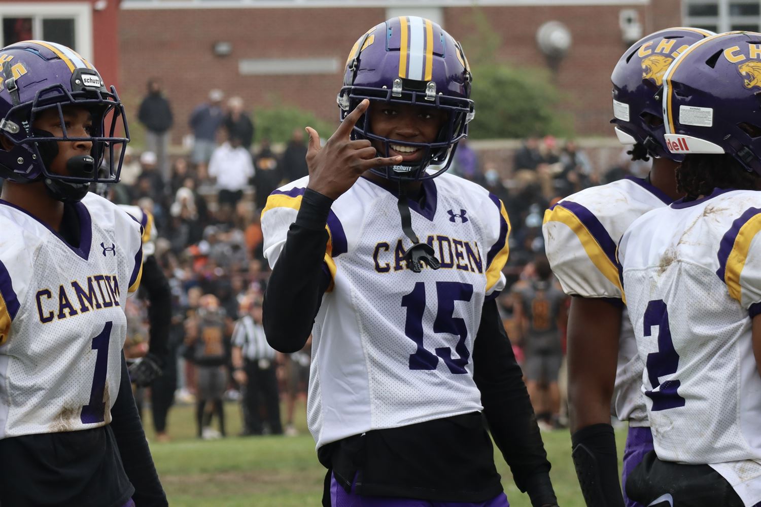 CB/WR 6' 0" 162 / 21.78 200m/ 4.5 40/ 20'.5.5" LJ