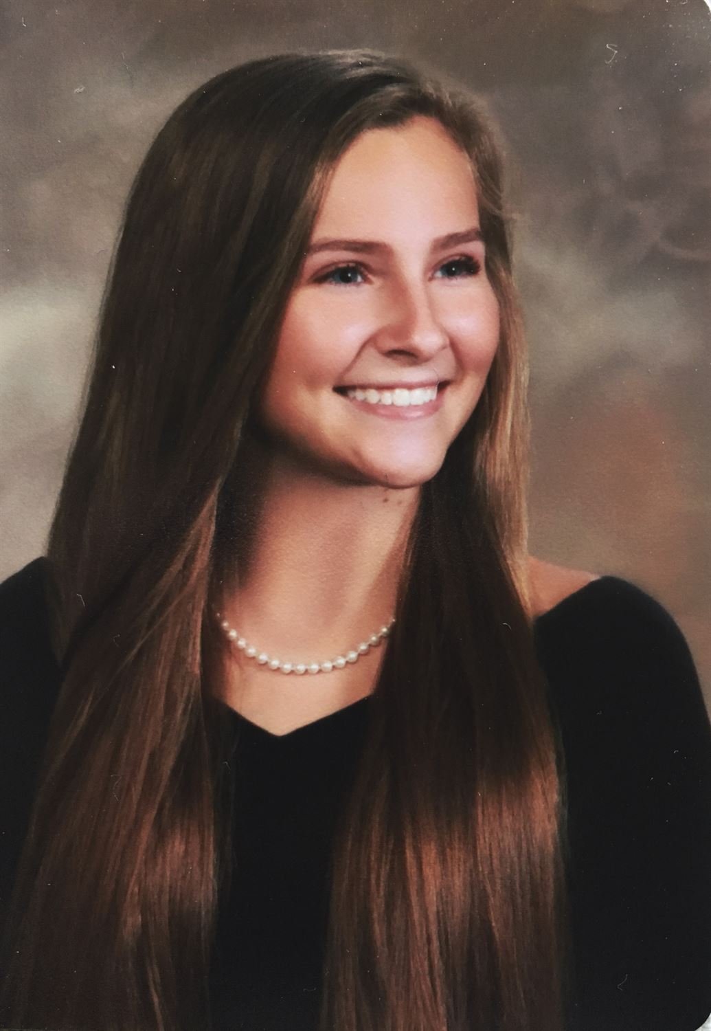 Caroline Collins's Instagram, Twitter & Facebook on IDCrawl